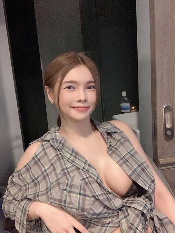 พริก ธัญชนก prikthanchanok นางแบบสาว เซ็กซี่ พร้อมโชว์เนินอกขาวๆ